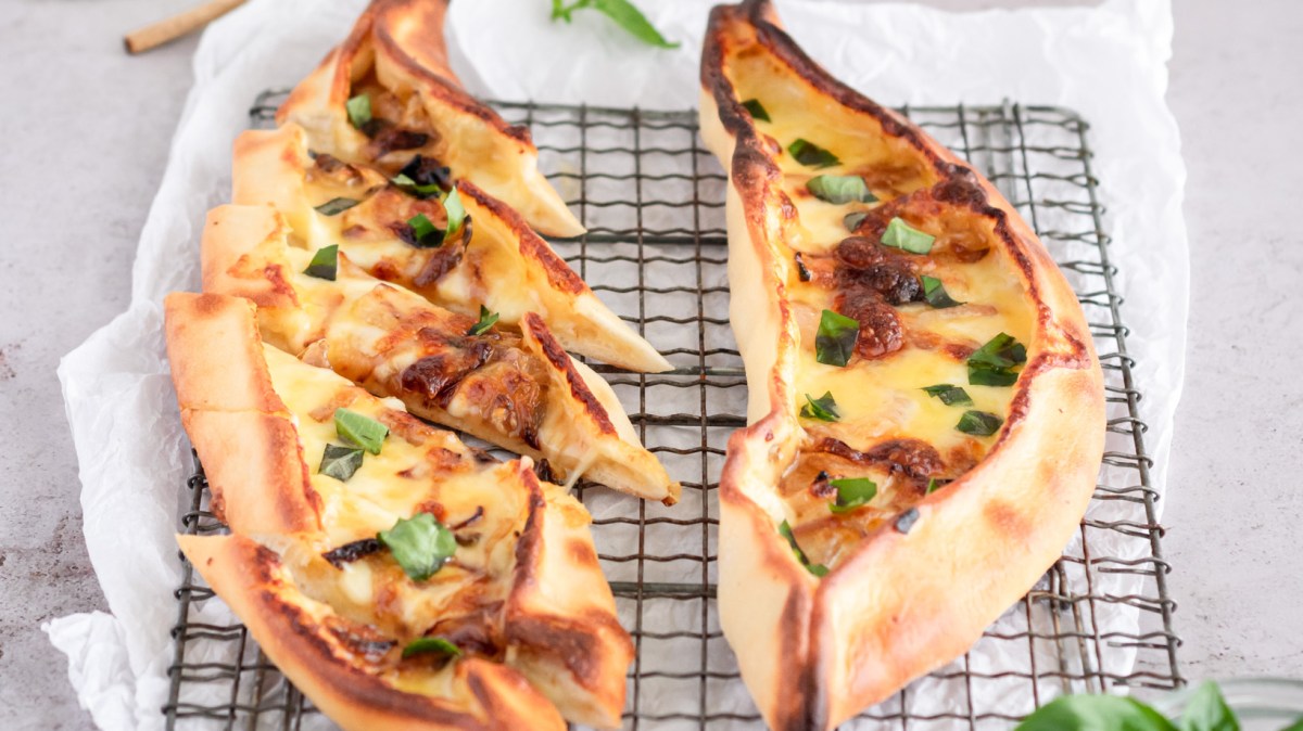 Turkish Pide – Blender & Basil